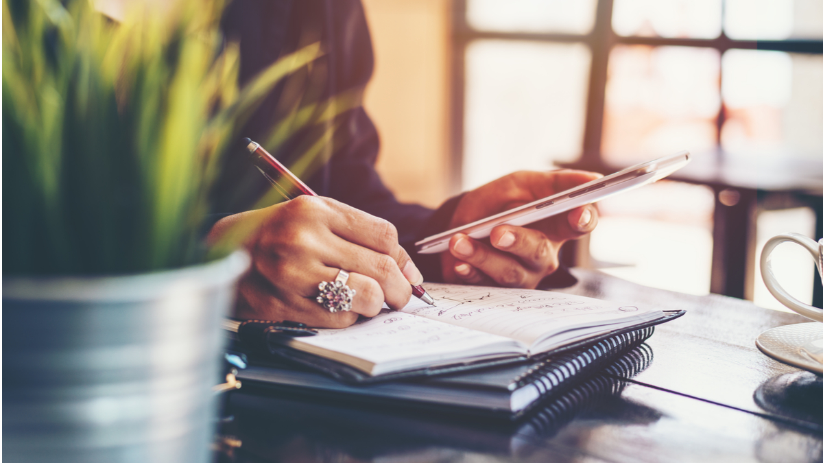 Lo puedes hacer desde tu casa: este trabajo independiente paga hasta ...