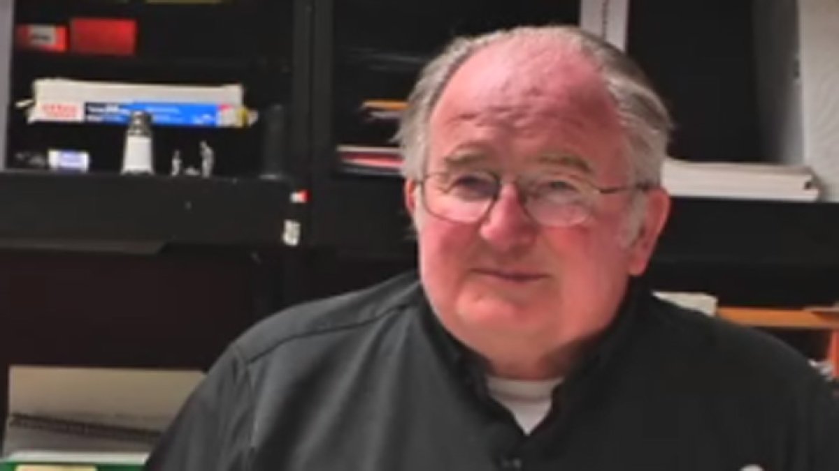 El Padre Joe Carroll muere a los 80 años; el ícono de San Diego ayudó a ...