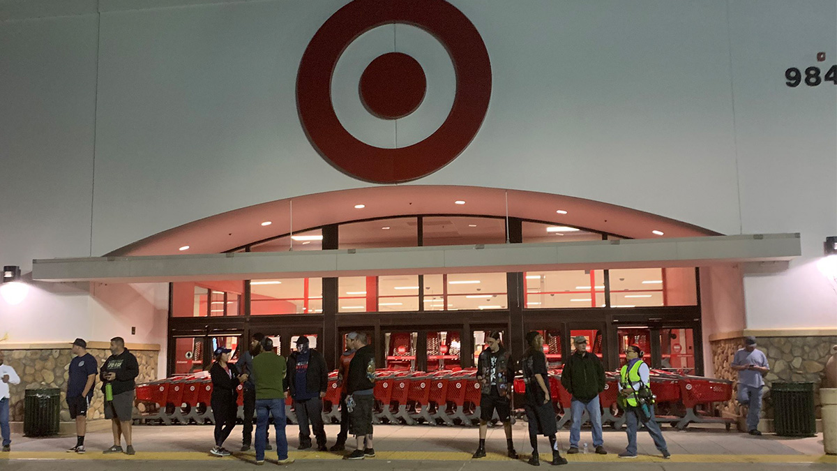 Residentes de Santee salen a proteger negocios tras disturbios en la ...