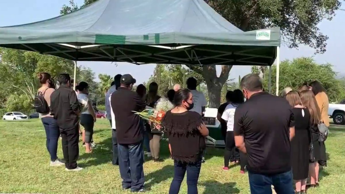 Cómo es un sepelio en tiempos de pandemia – Telemundo San Diego (20)