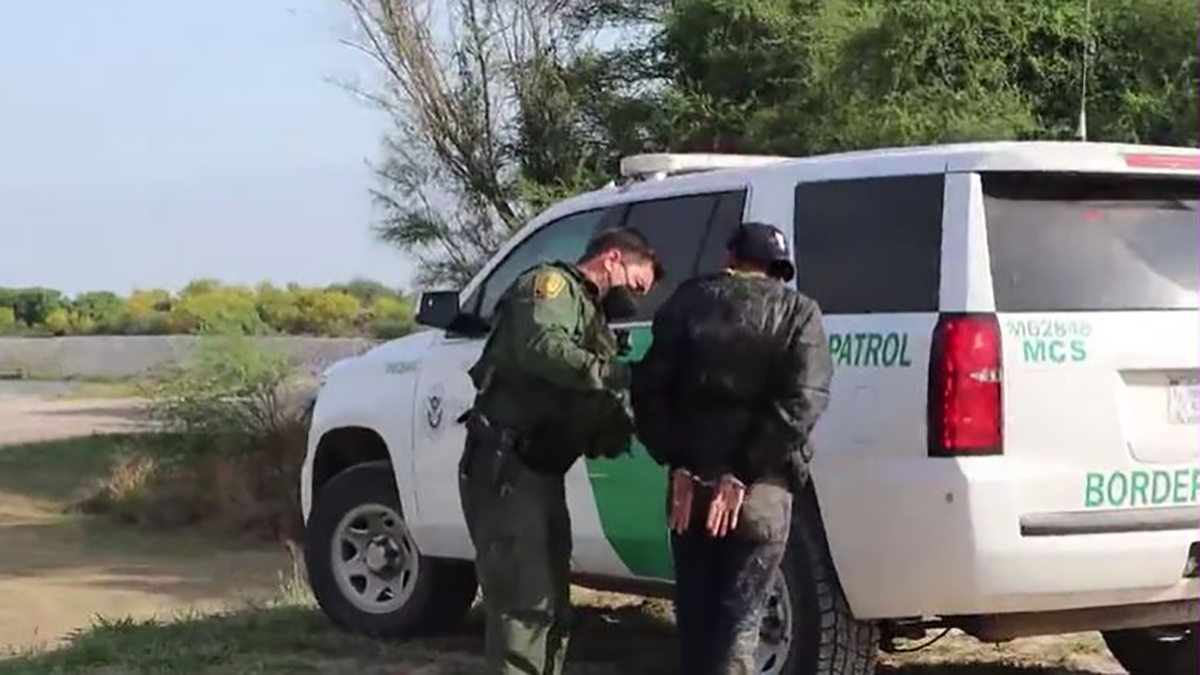 Mujer migrante da a luz en una celda en Chula Vista – Telemundo San ...