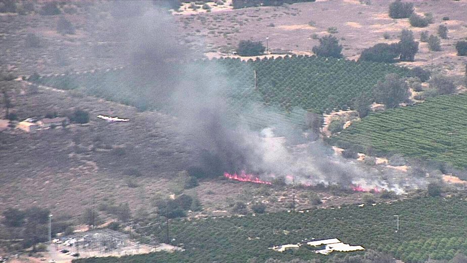 Bomberos combaten de maleza en el norte del condado #PaumaFire ...