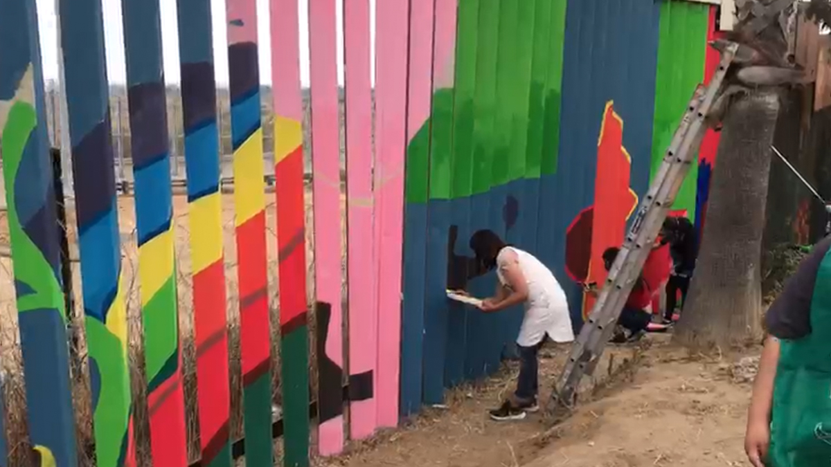 Buscan eliminar fronteras con proyecto de arte en muro fronterizo entre ...