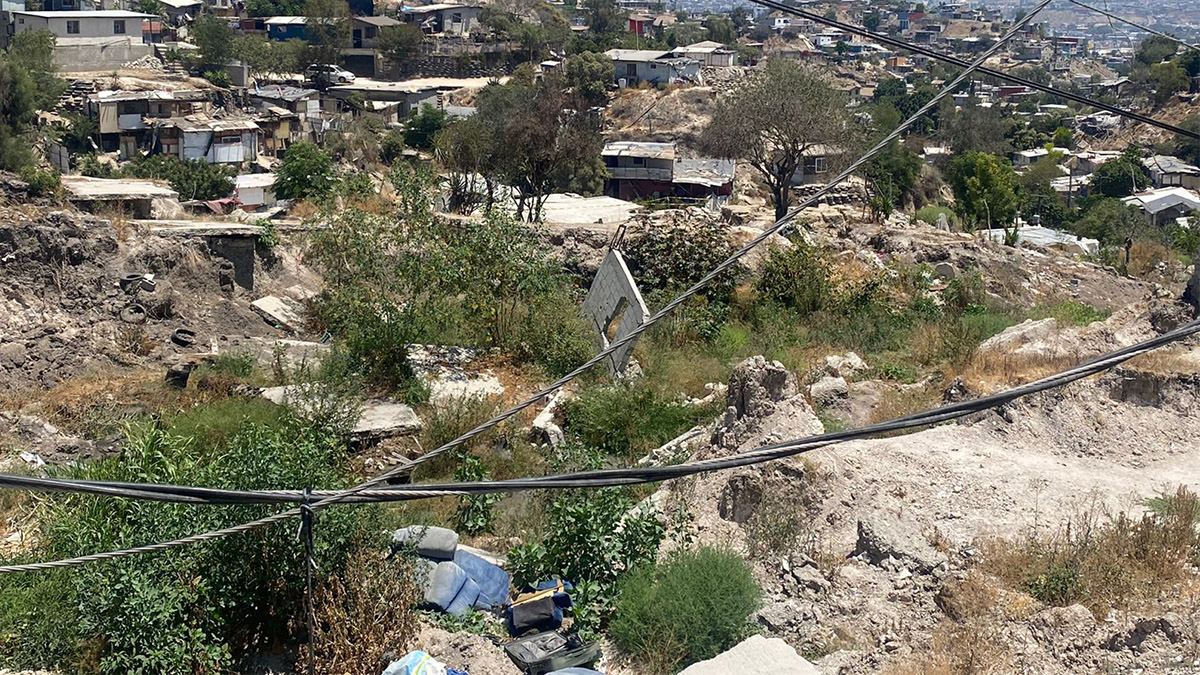 Terror en Tijuana: Hallan fosa clandestina al este de la ciudad – Telemundo San Diego (20)