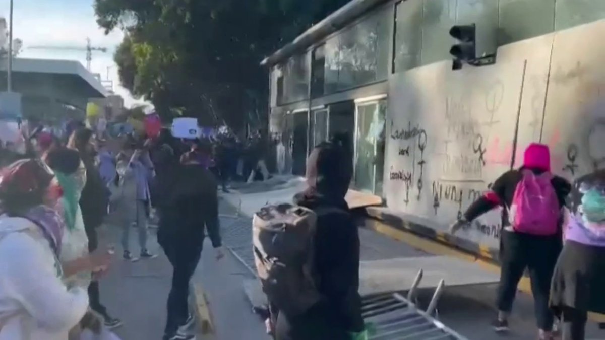 Destrozos en vialidades de Tijuana durante marcha del 8M por día de la ...