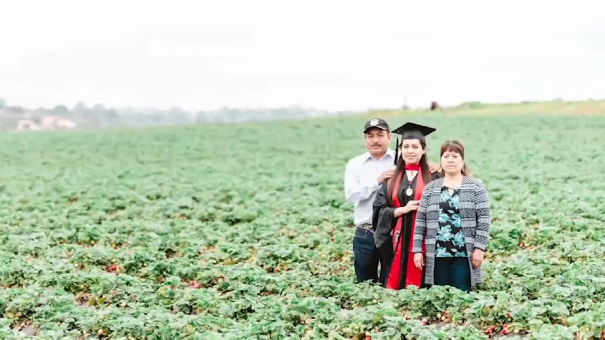 Trabajaron incansablemente en el campo para ver a su hija graduada ...