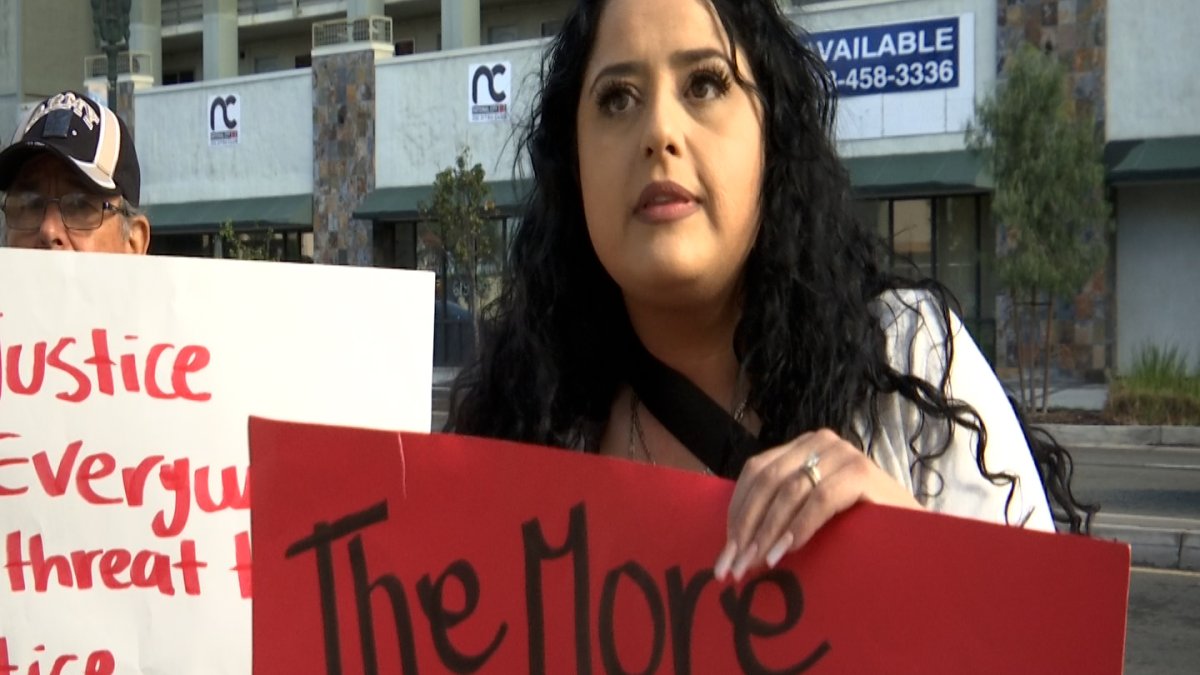 Madres Salen A Protestar Por Mejoras En El Distrito Escolar De San