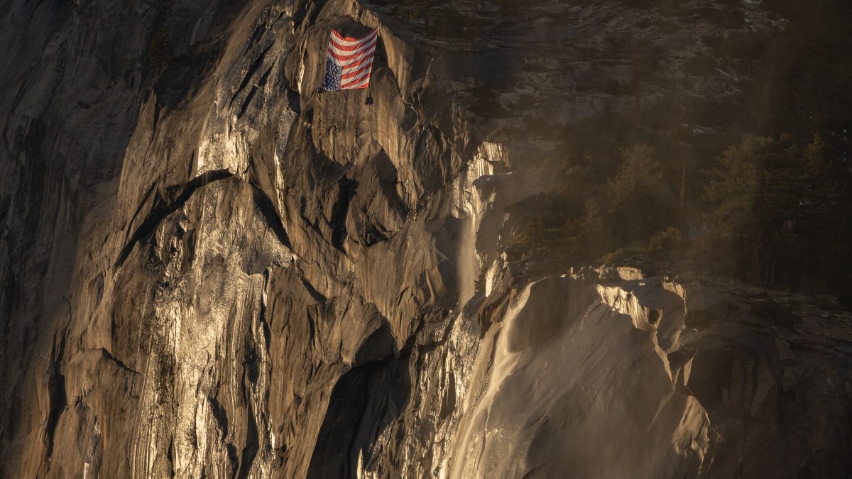 Bandera colgada al revés en Yosemite Park – Telemundo San Diego (20)