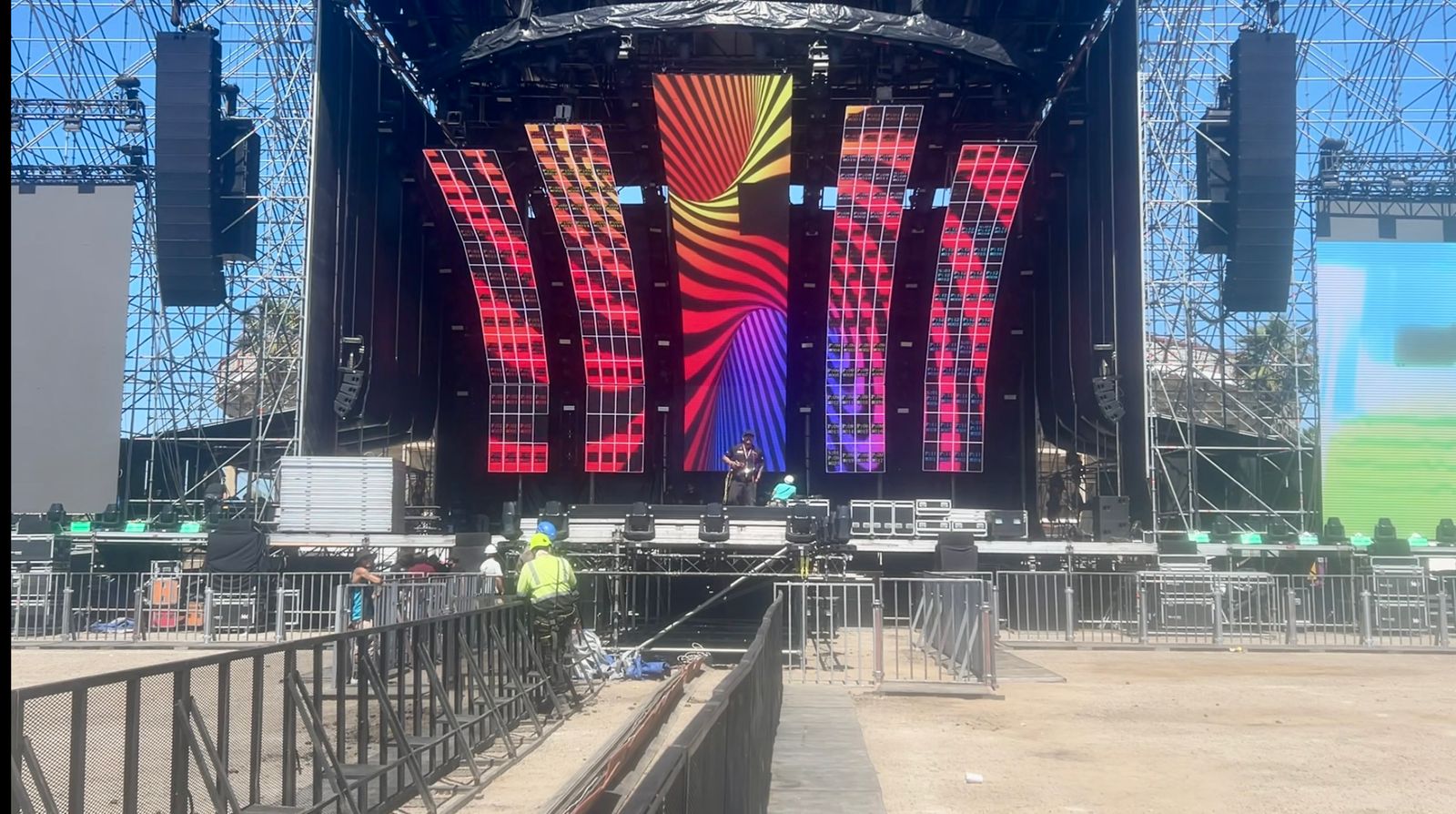 Festivales por la Paz inician en Tijuana con concierto de Carín León ...